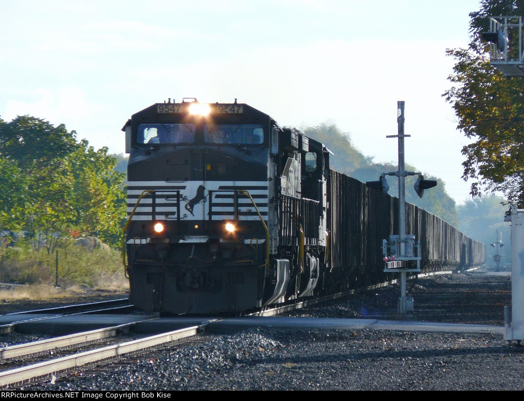A westbound Herzog ballast train at 4th Street